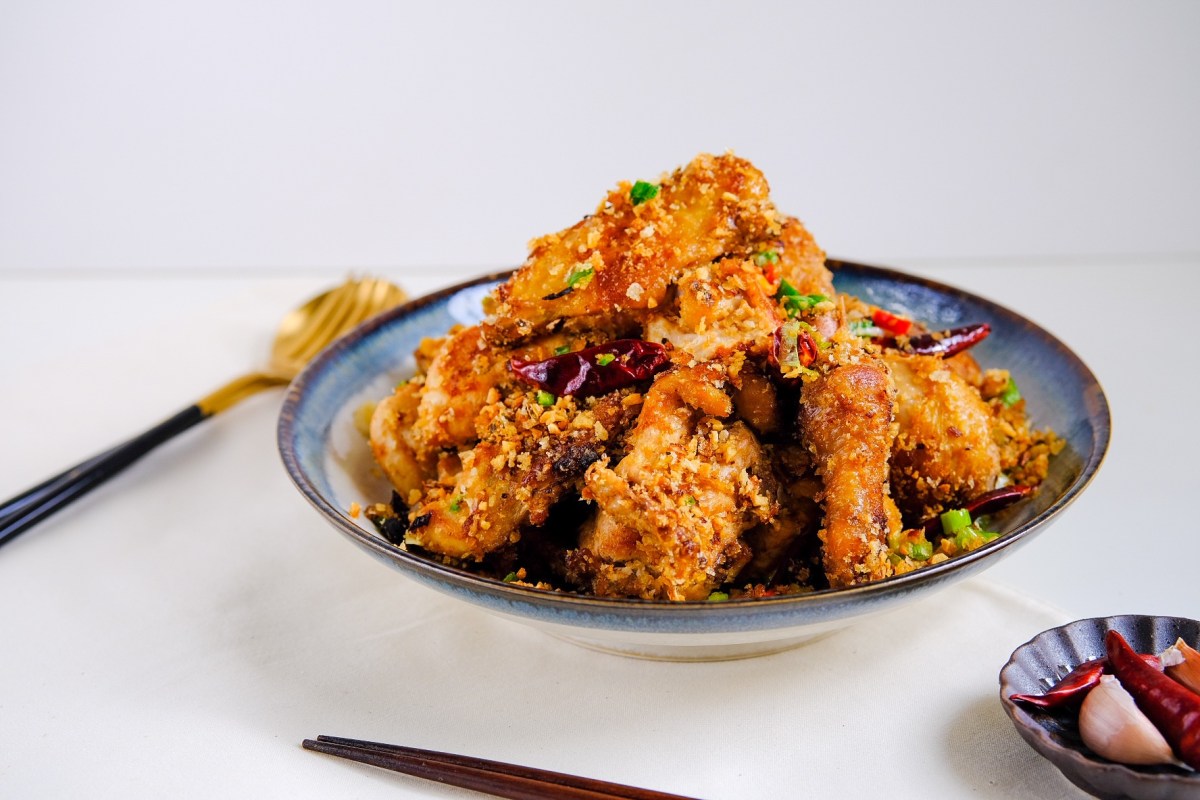 Typhoon Shelter Chicken (避風塘雞) |Easy One Pan Asian chicken recipe ...