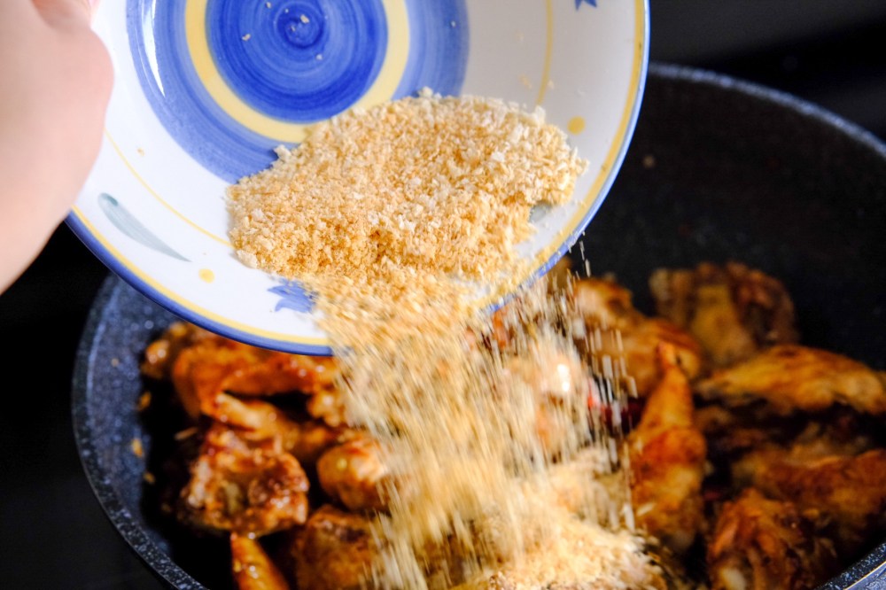 Typhoon Shelter Chicken (避風塘雞) |Easy One Pan Asian chicken recipe ...