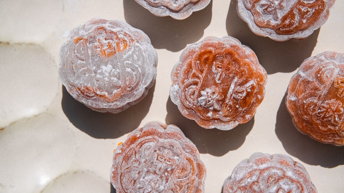 Duo-Toned Thai Tea Snow Skin Mooncake Recipe – pistachiopicks