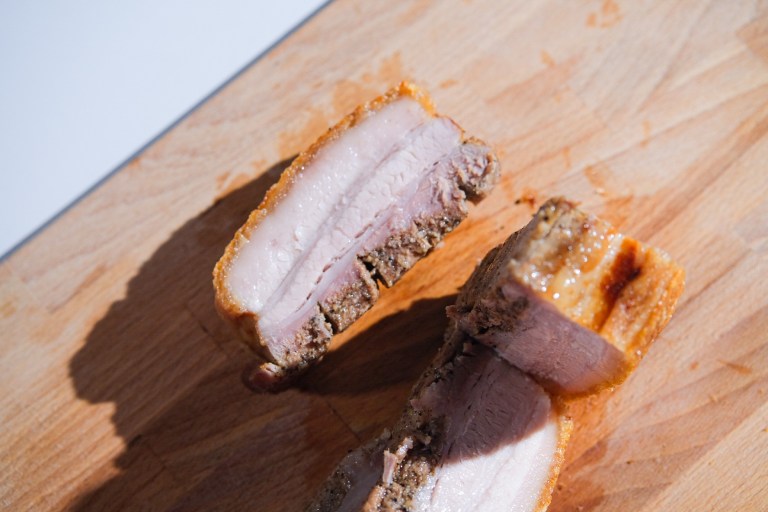 Easy Cantonese Crispy Pork Belly (Siu Yuk) Recipe – Air Fryer Method ...